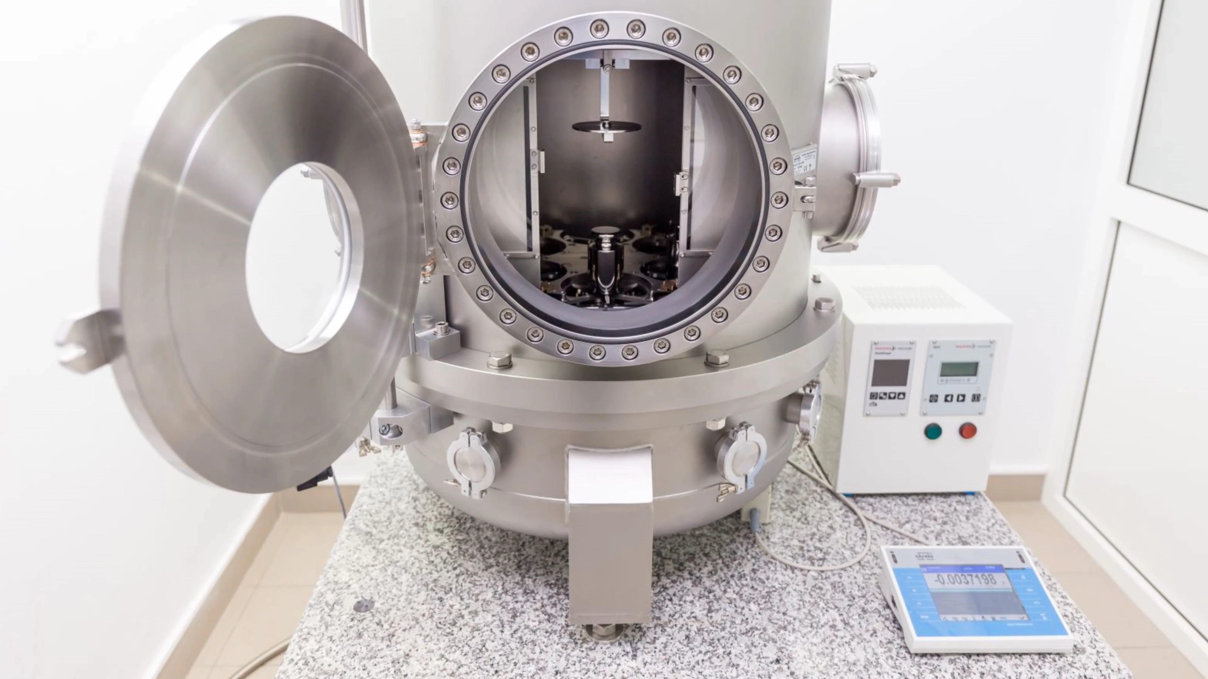 AVK-1000 Automatic Vacuum Mass Comparator