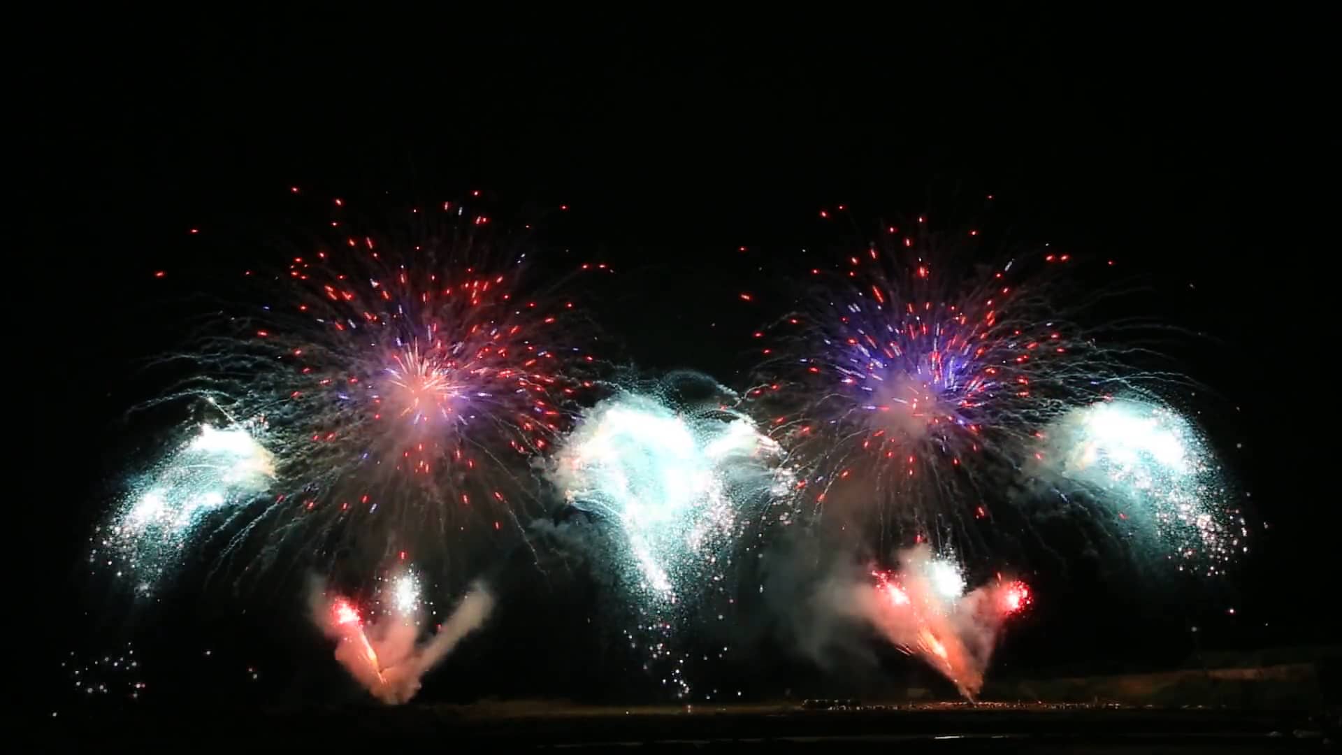 2 x 180 Shot Mixed Fan Effects #EpicFireworks on Vimeo