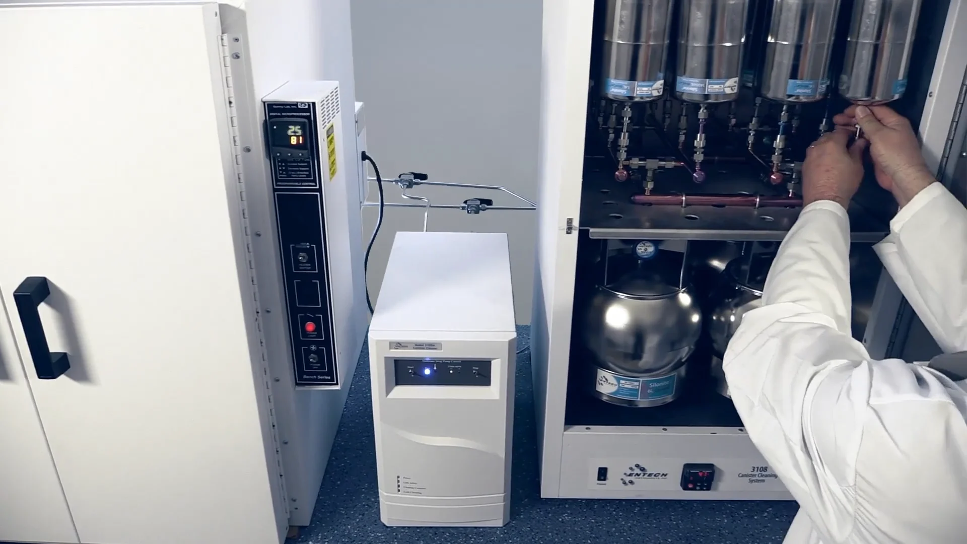 Entech 3100D Canister Cleaning System for TO14A & TO15 applications