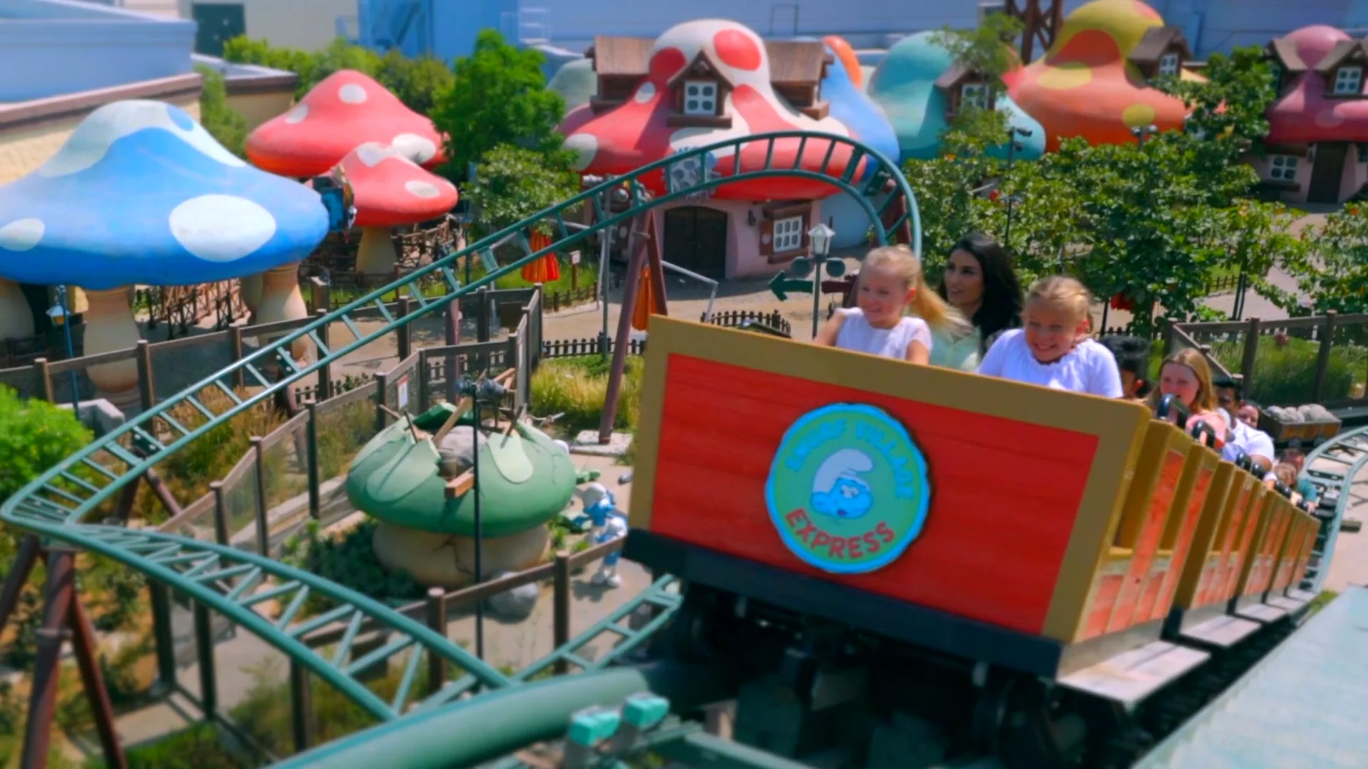 MOTIONGATE DUBAI - SMURF VILLAGE EXPRESS (RIDE COMMERCIAL) on Vimeo