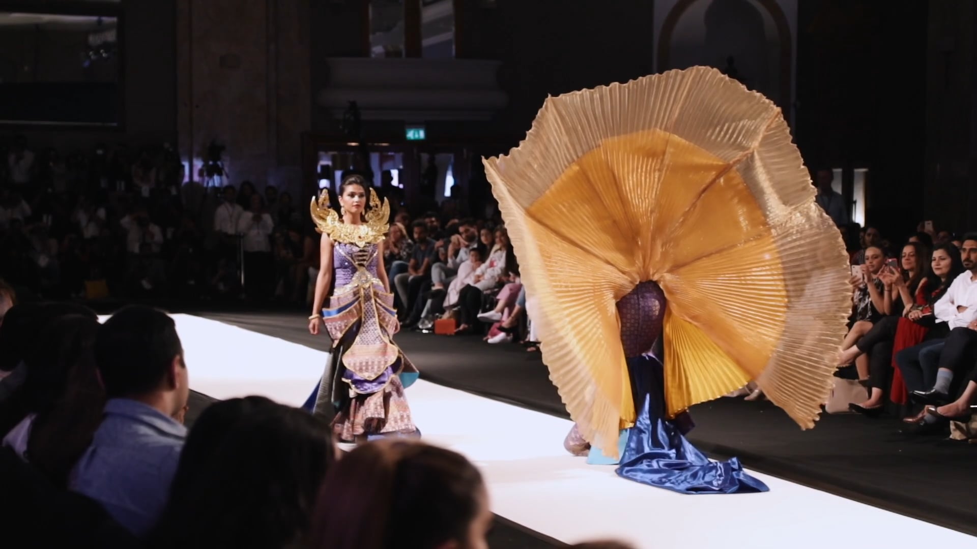 PFW LONDON FASHION SHOW RUNWAY on Vimeo