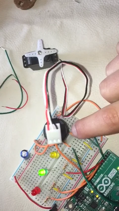Arduino 12 — Mecanismo de Bloqueo Secreto on Vimeo