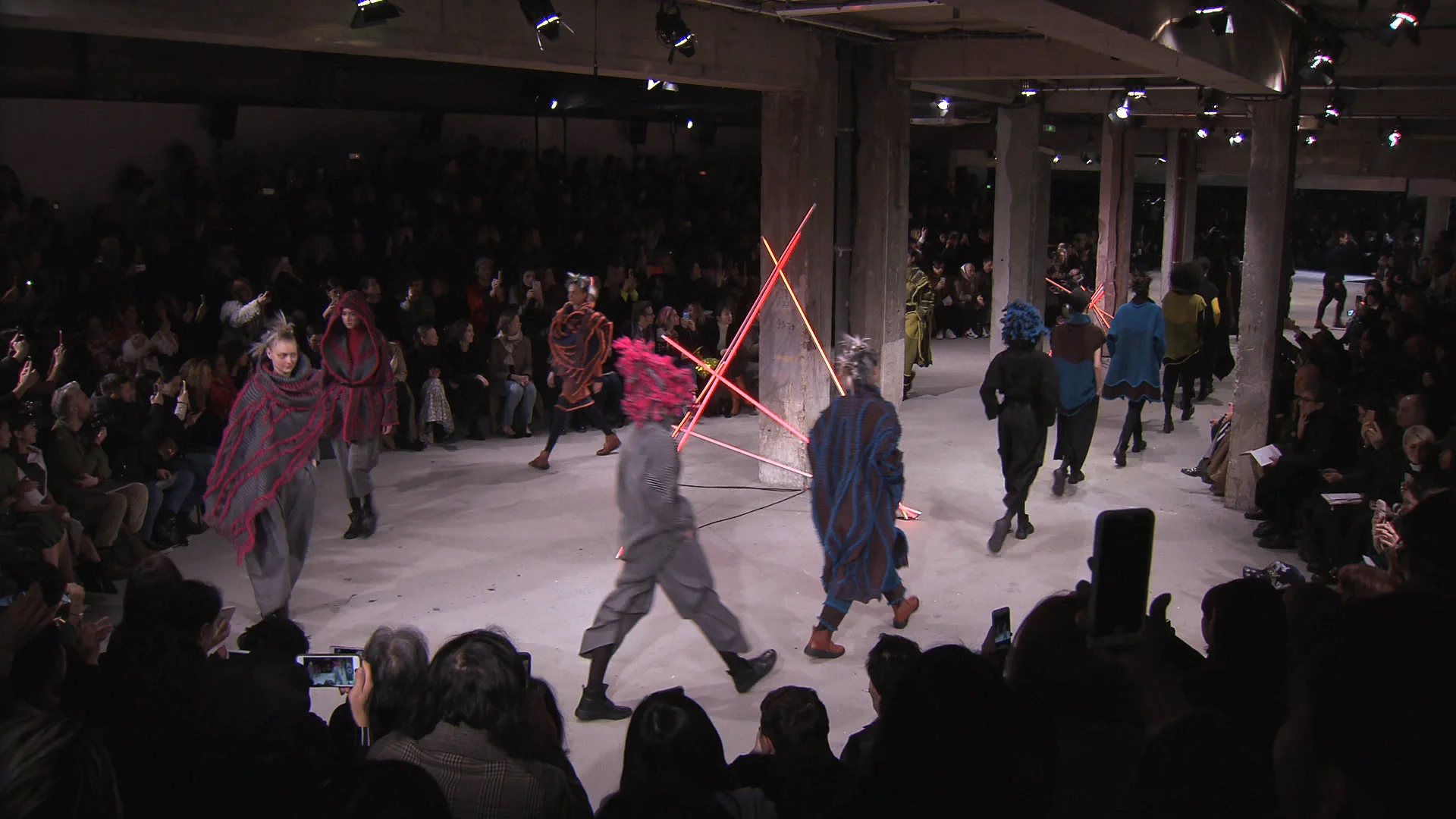 ISSEY MIYAKE コレクション AUTUMN WINTER 2018 – isseymiyake.com ISSEY MIYAKE コレクション AUTUMN WINTER 2018 – isseymiyake.com