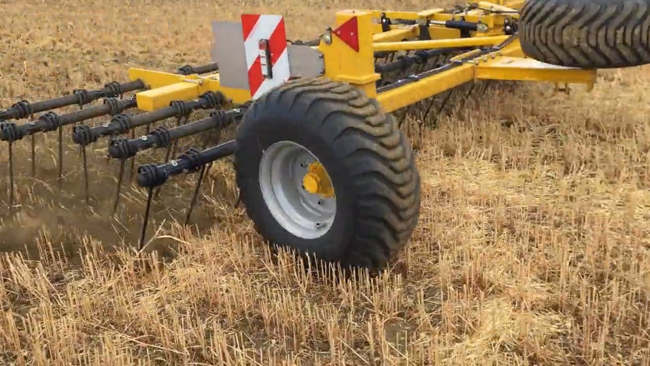 15m Claydon Straw Harrow 29.7.18 tilth on Vimeo