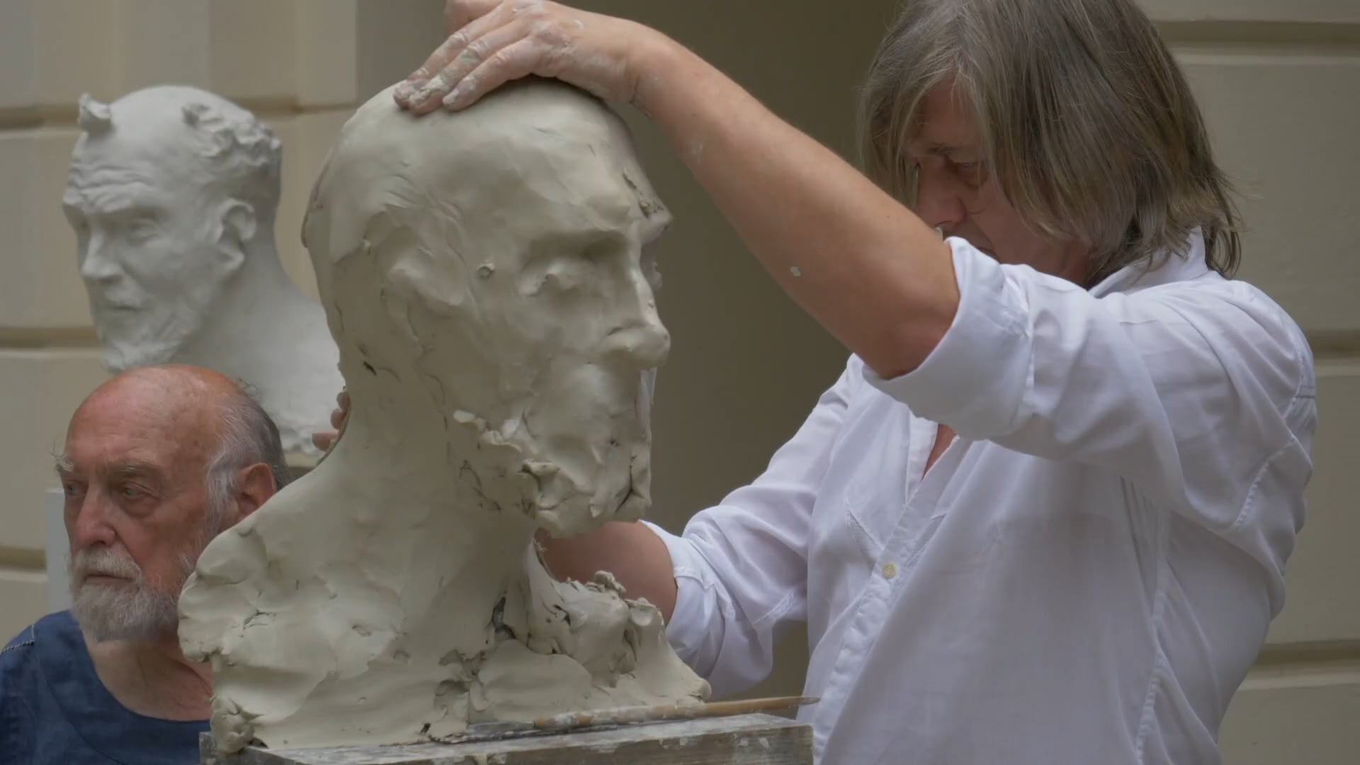 Andjé modelliert Gustav Zimmermann, den Enkel von Gustav Klimt (2018 ...