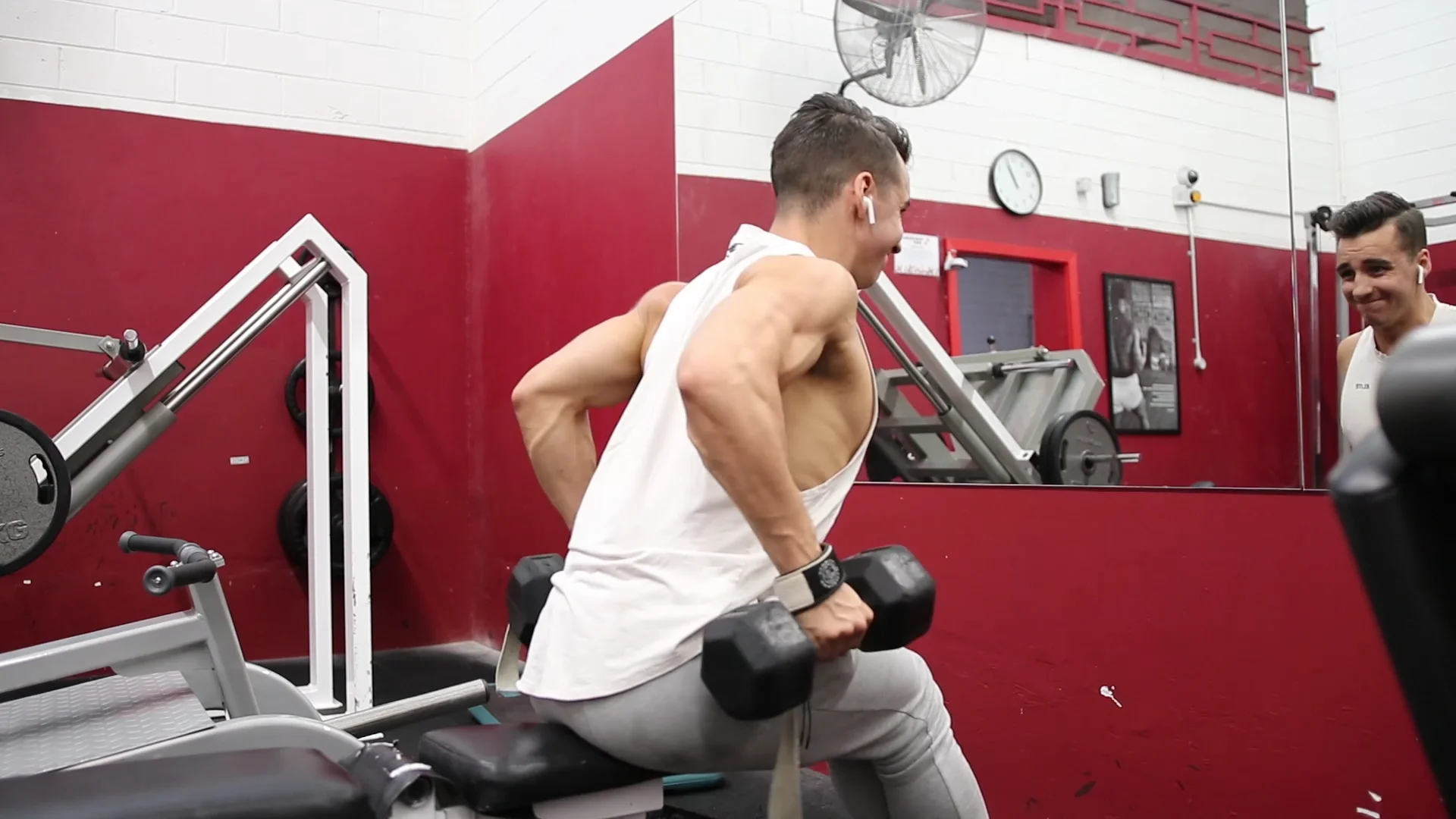 Dumbbell Incline Row on Vimeo