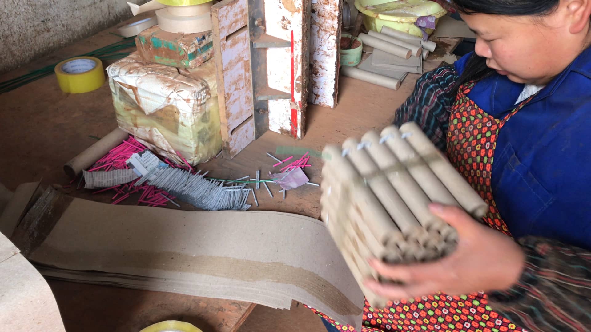 Making #Firework Cakes At The Chinese Fireworks Factory #Liuyang #China ...