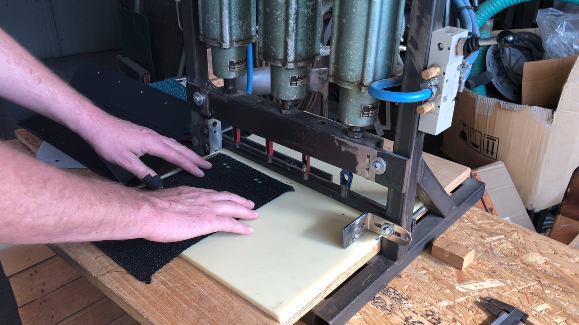 Stoff stanzen on Vimeo