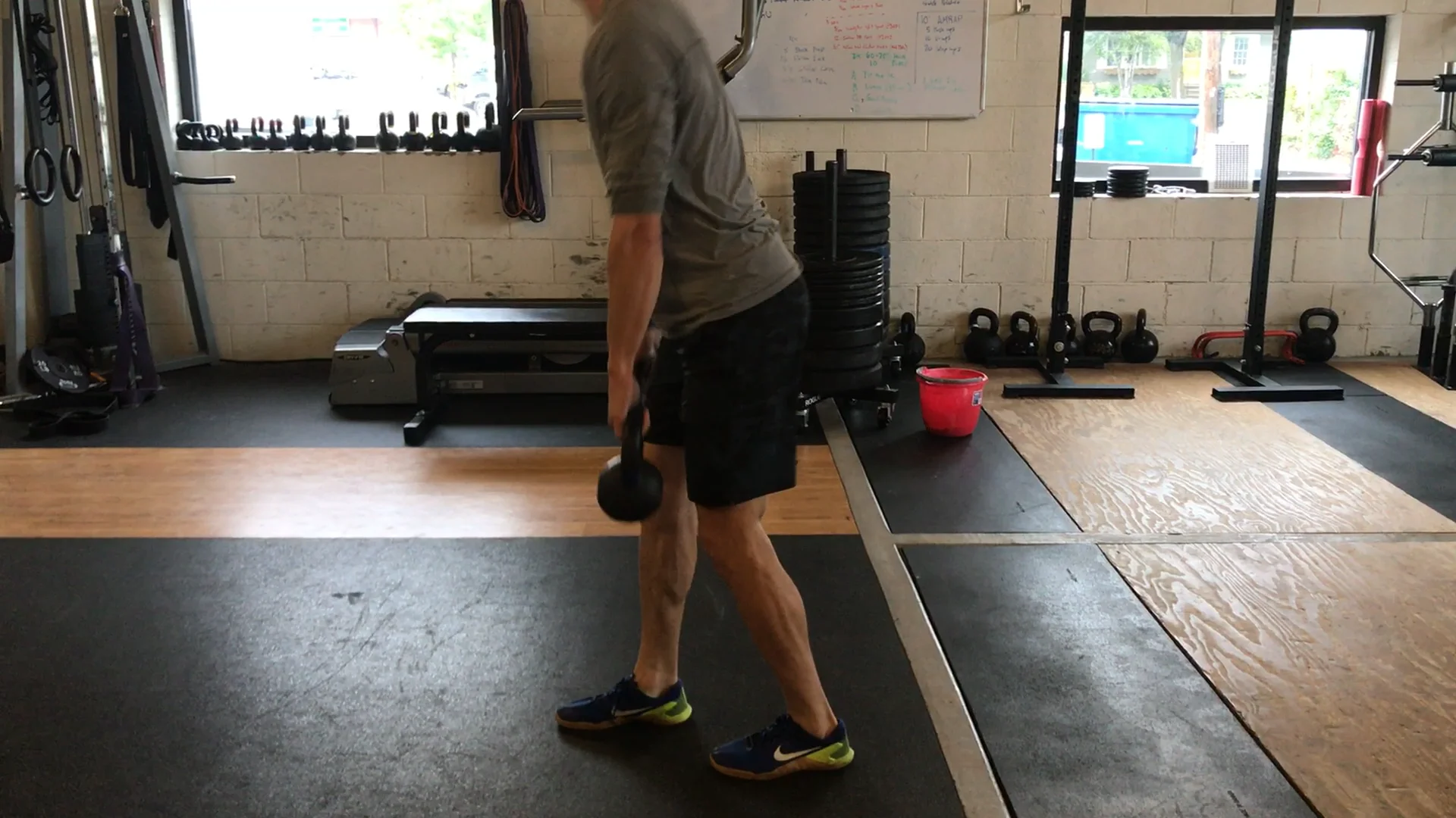 Staggered Stance RDL 2-KB’s on Vimeo