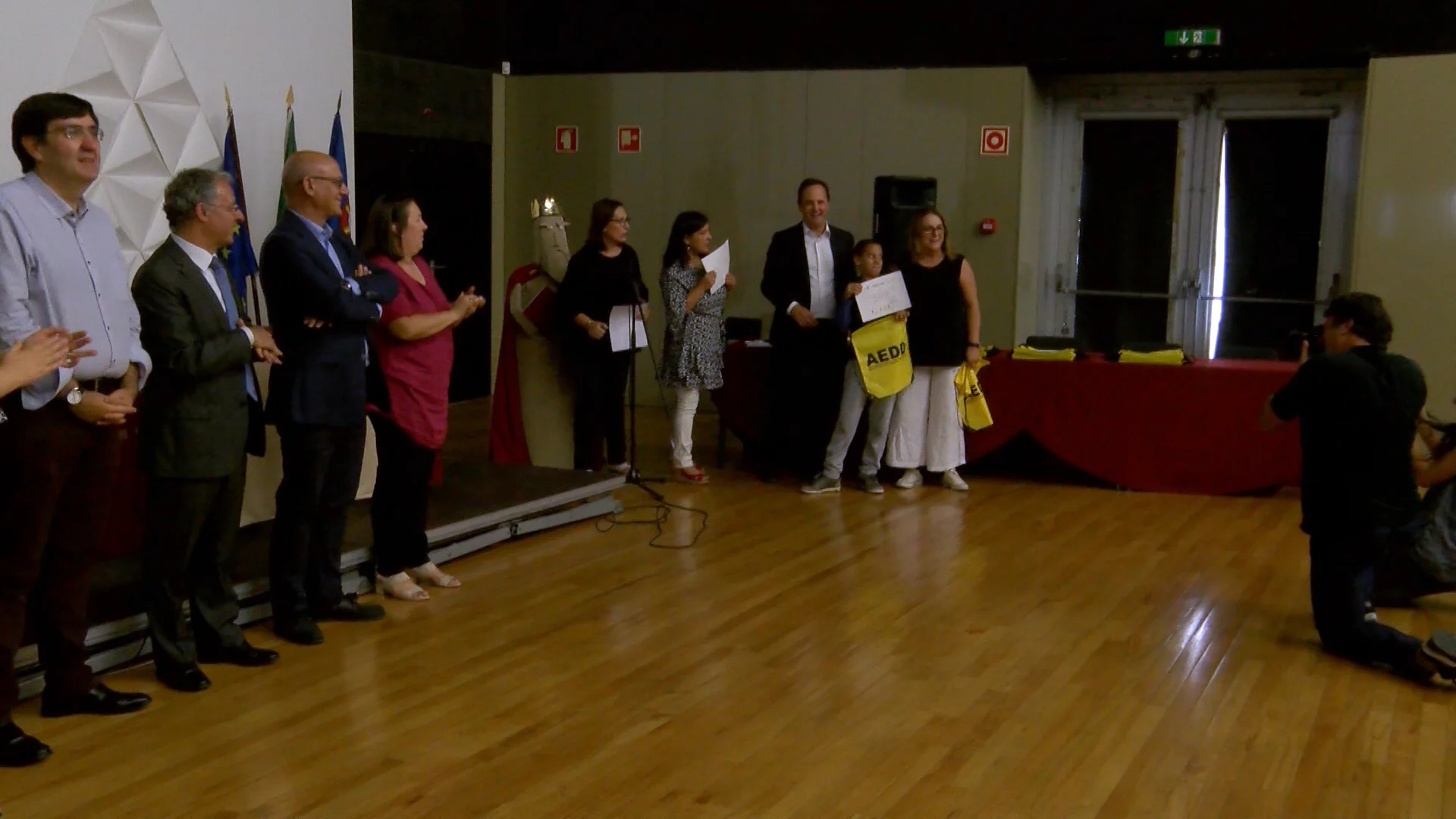 Alunos do 1.º ciclo recebem diplomas de excelência on Vimeo