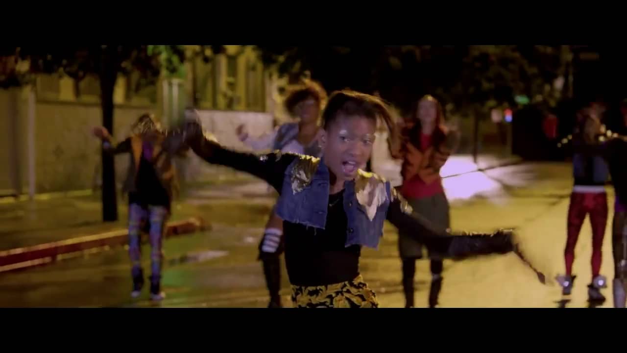 Willow Smith featuring Nicki Minaj - Fireball [OFFICIAL MUSIC VIDEO ...