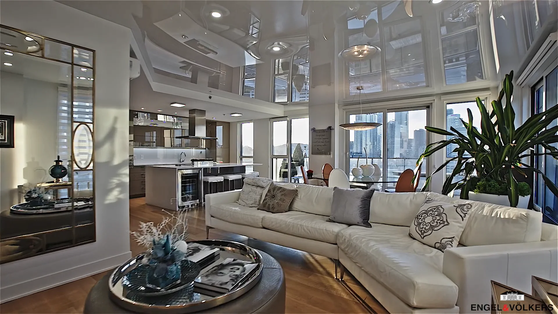 235, rue Peel, PH 1715, Montréal (Québec) H3C 0P8 on Vimeo