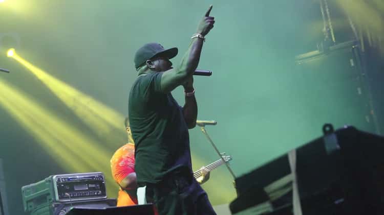 Usher Brings Out Barrington Levy During His Performance In Brooklyn ...