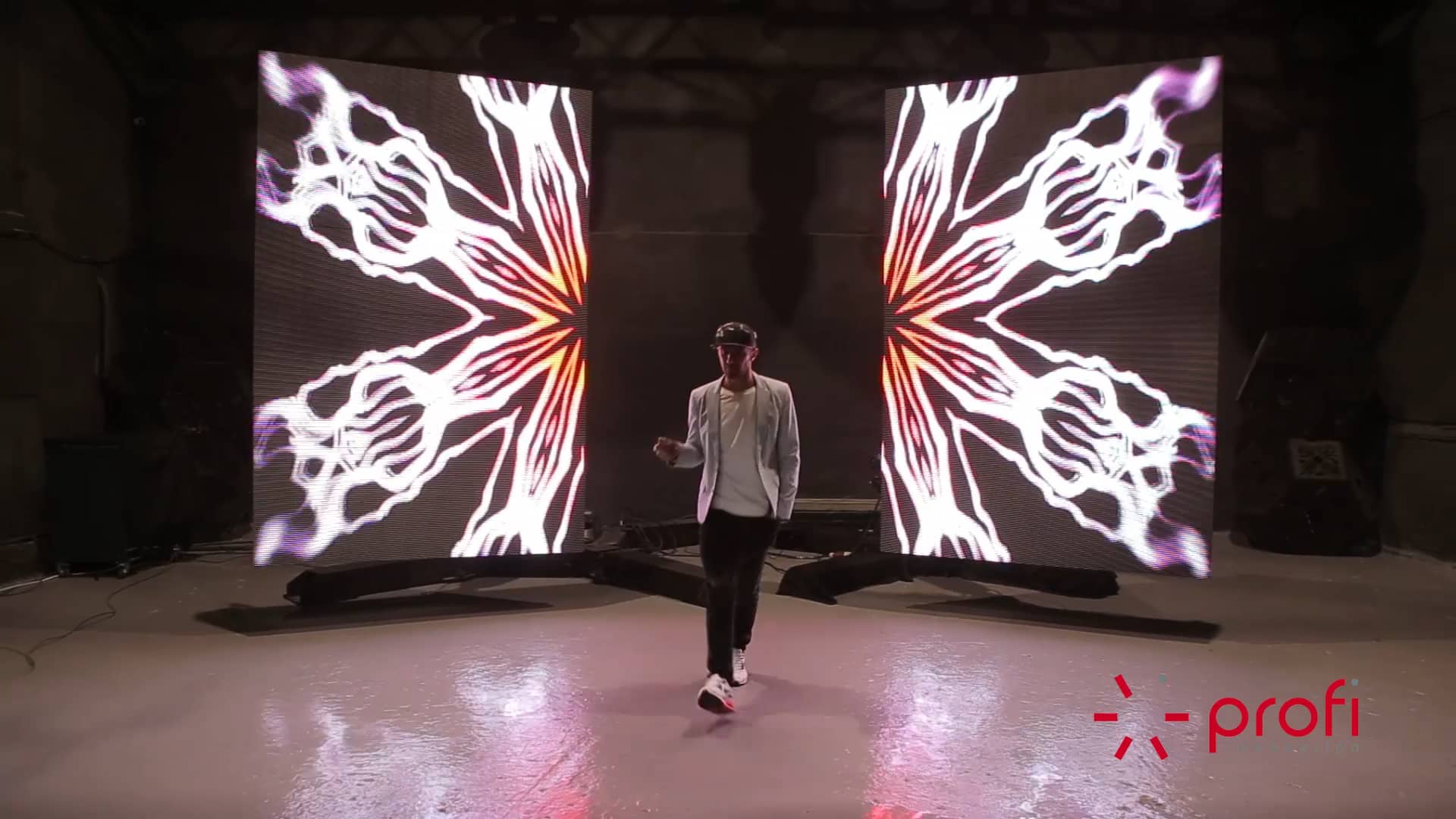 LED screens on robotic arms on Vimeo