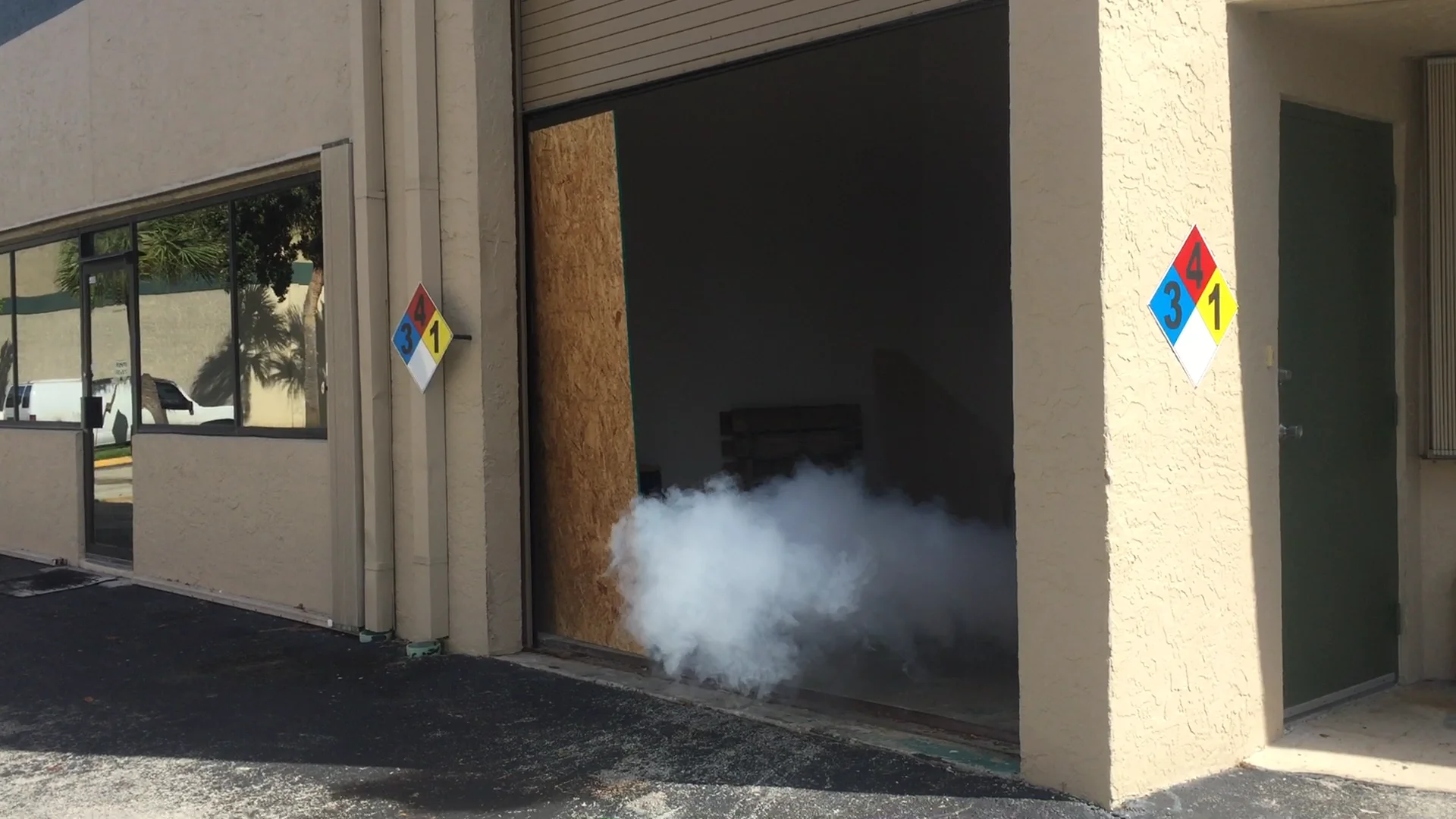 F100 Fog Machine - Standard Fluid on Vimeo