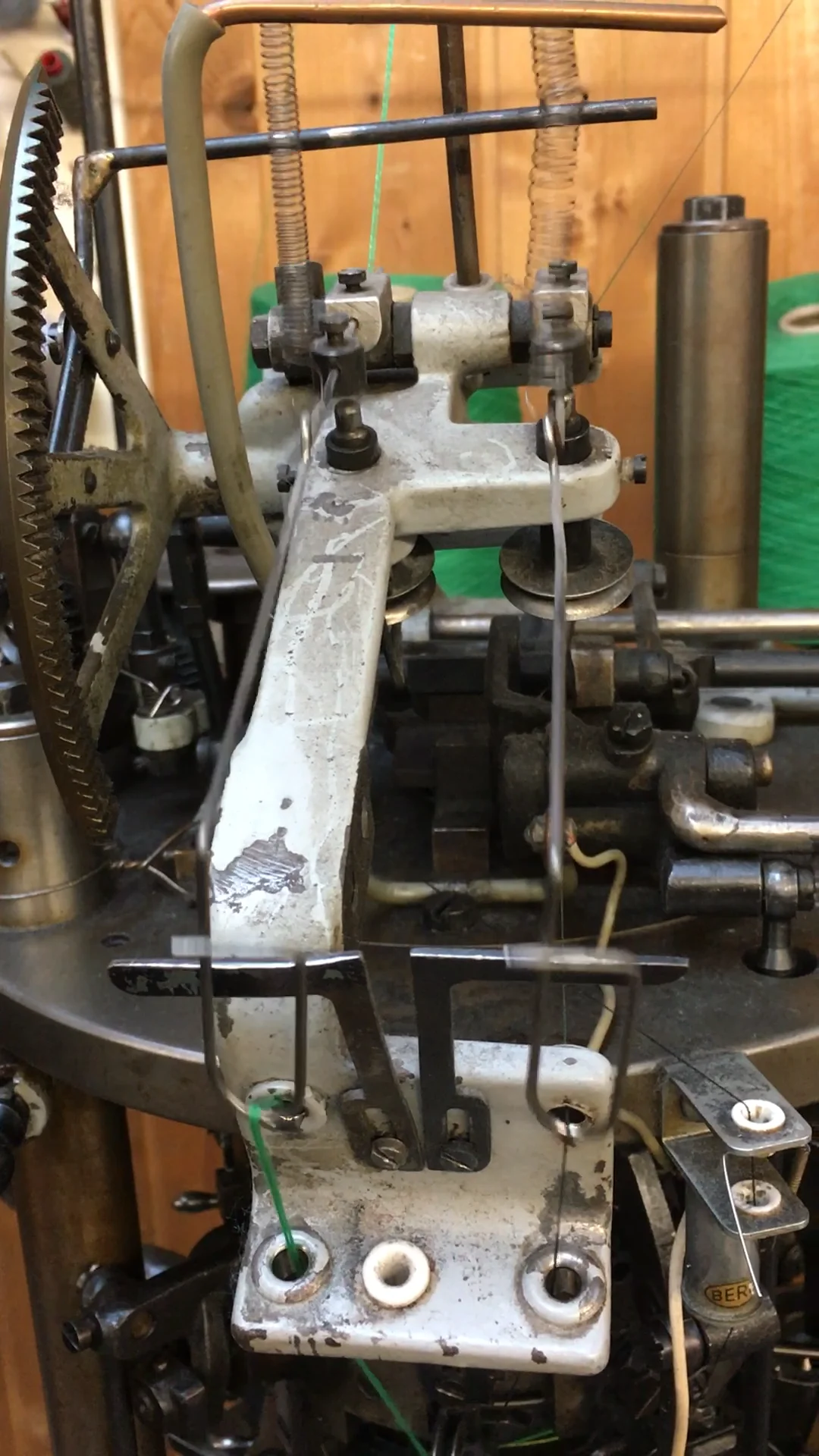 Merz Sockenstrickmaschine von ca.1958, Socks Knitting Machine on Vimeo