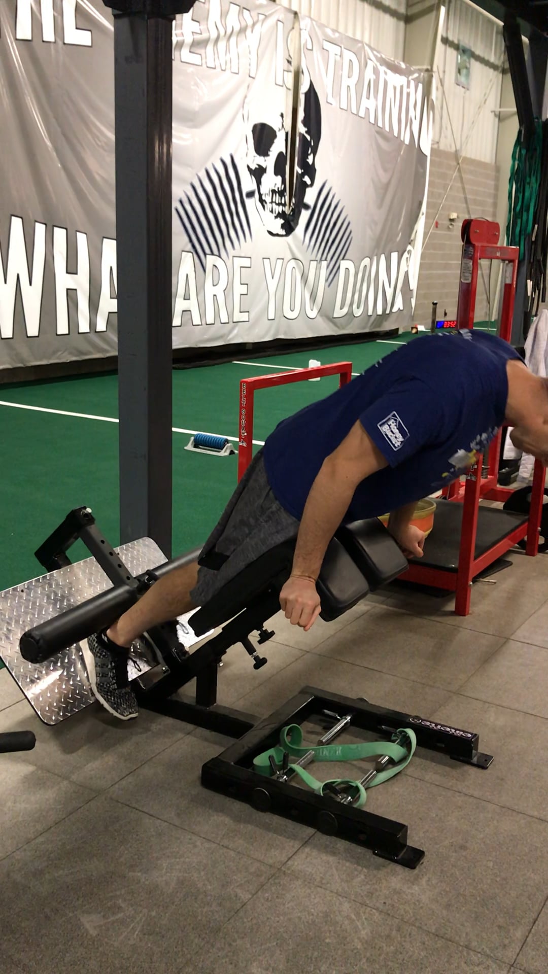 45 degree back raise - single leg on Vimeo