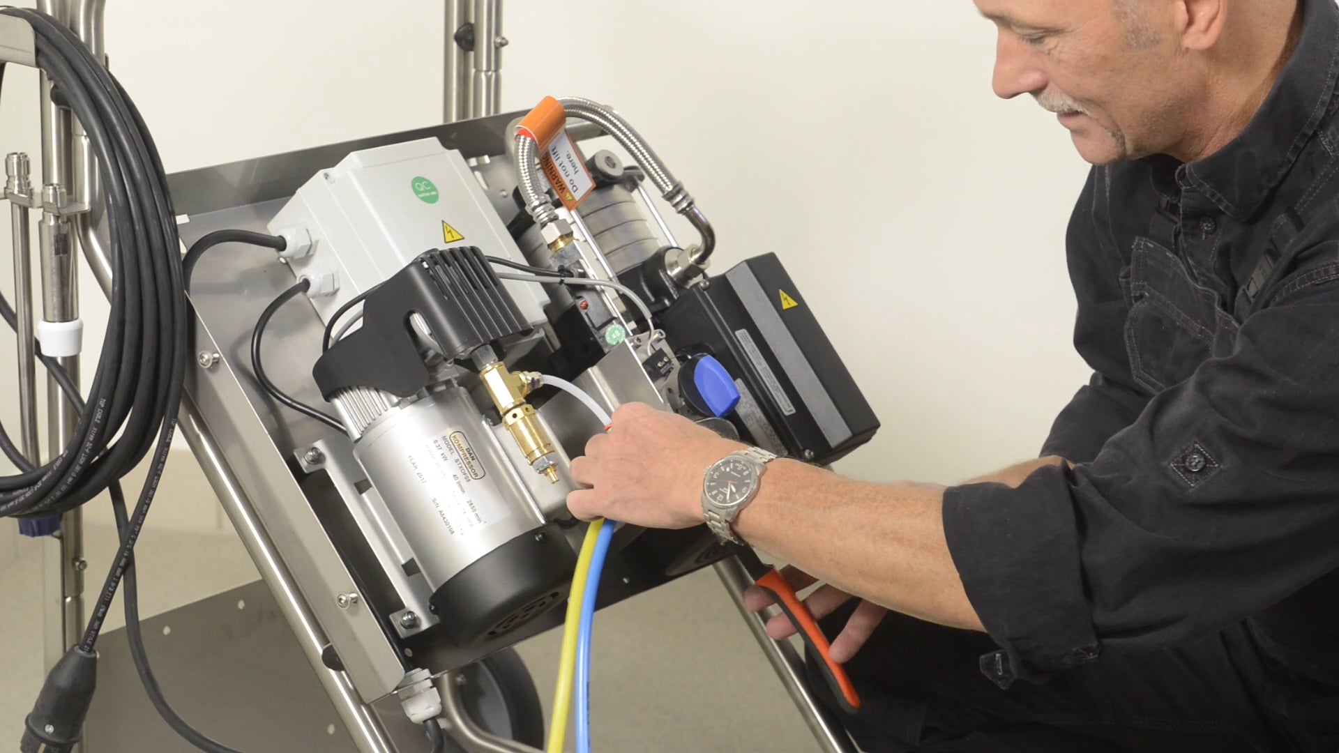 How to mount XP foamer on trolley - Ecolab on Vimeo