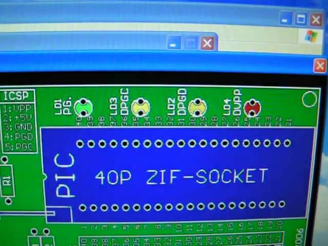 Placa de programação de PICs Velleman VM134 (kit K8076) on Vimeo