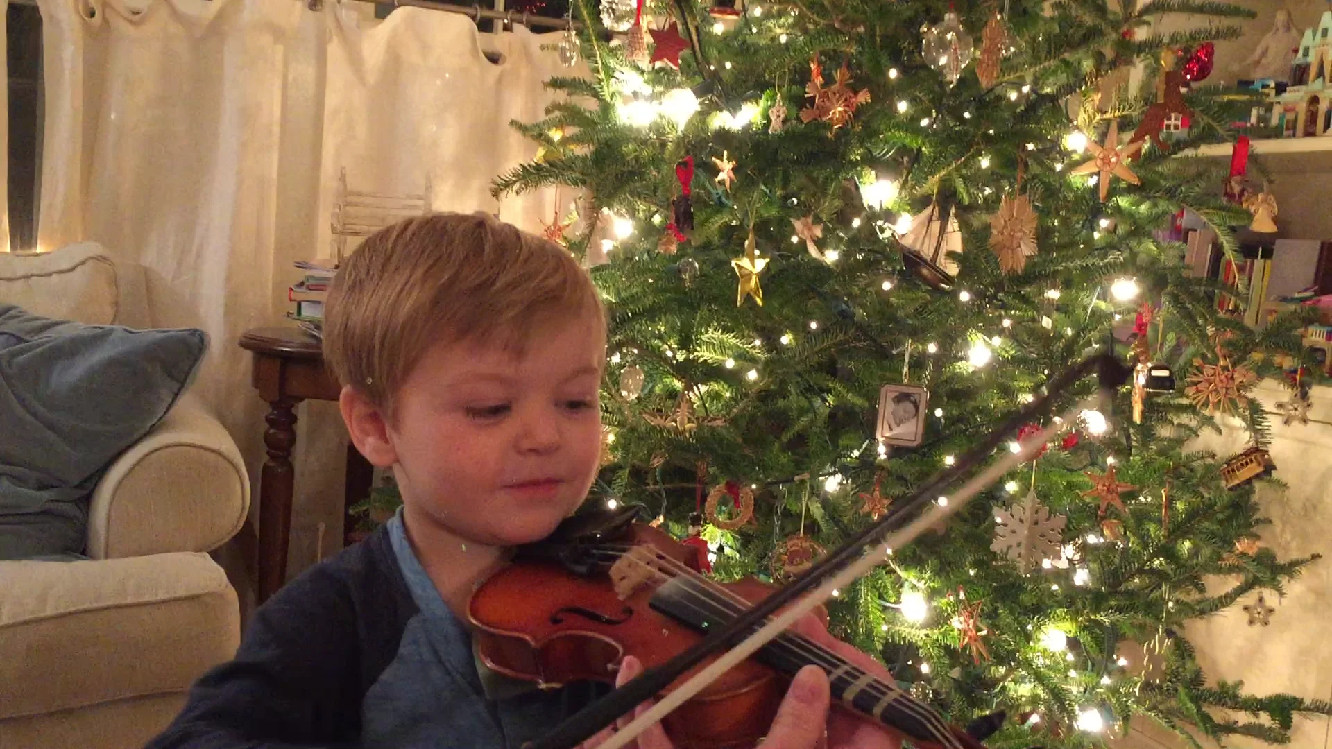 Peter Plays Violin on Vimeo