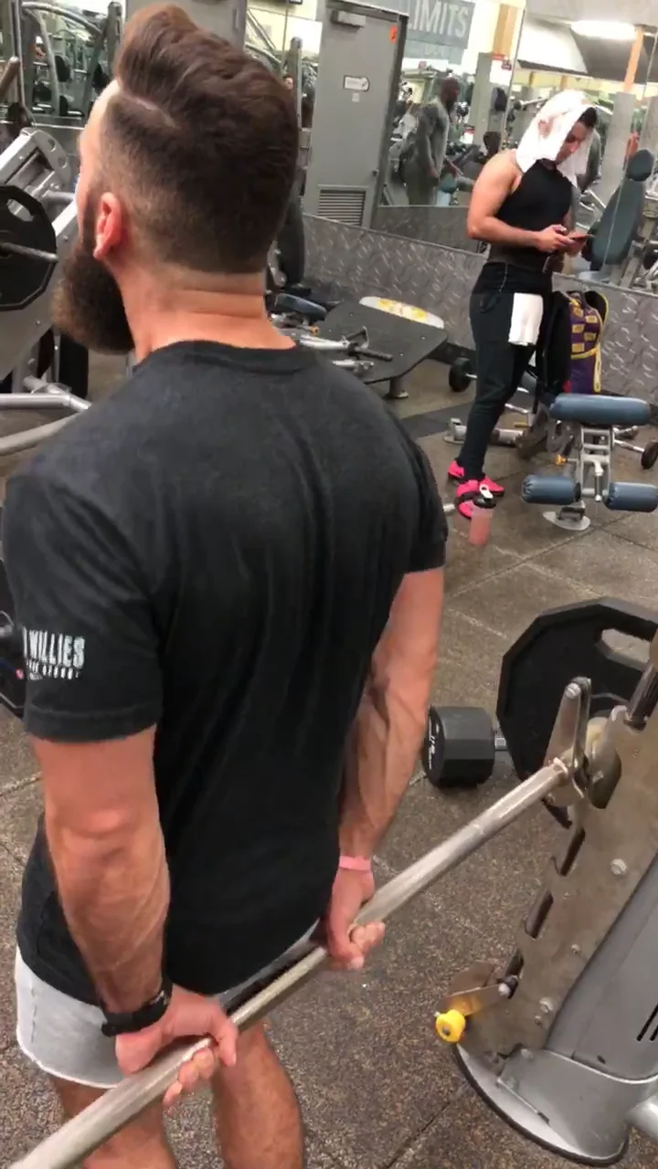 Smith Machine Behind the Back Shrug on Vimeo