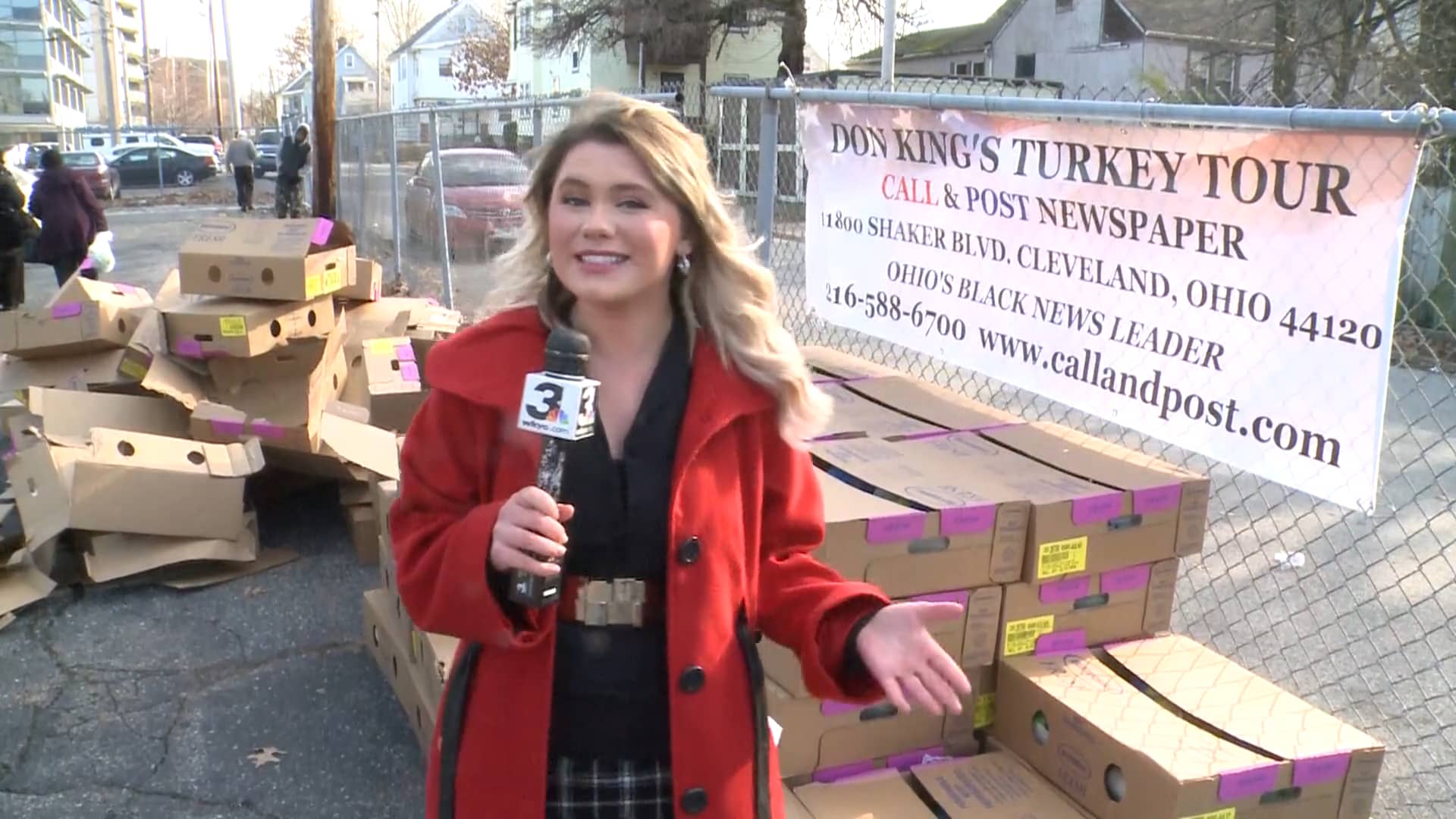 Legendary Boxing Promoter Don King gives out free turkeys in Cleveland ...