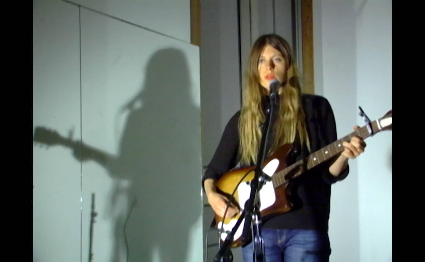 Lael Neale Performs “Blue Vein” with Sculpture by Lukas Geronimas on Vimeo