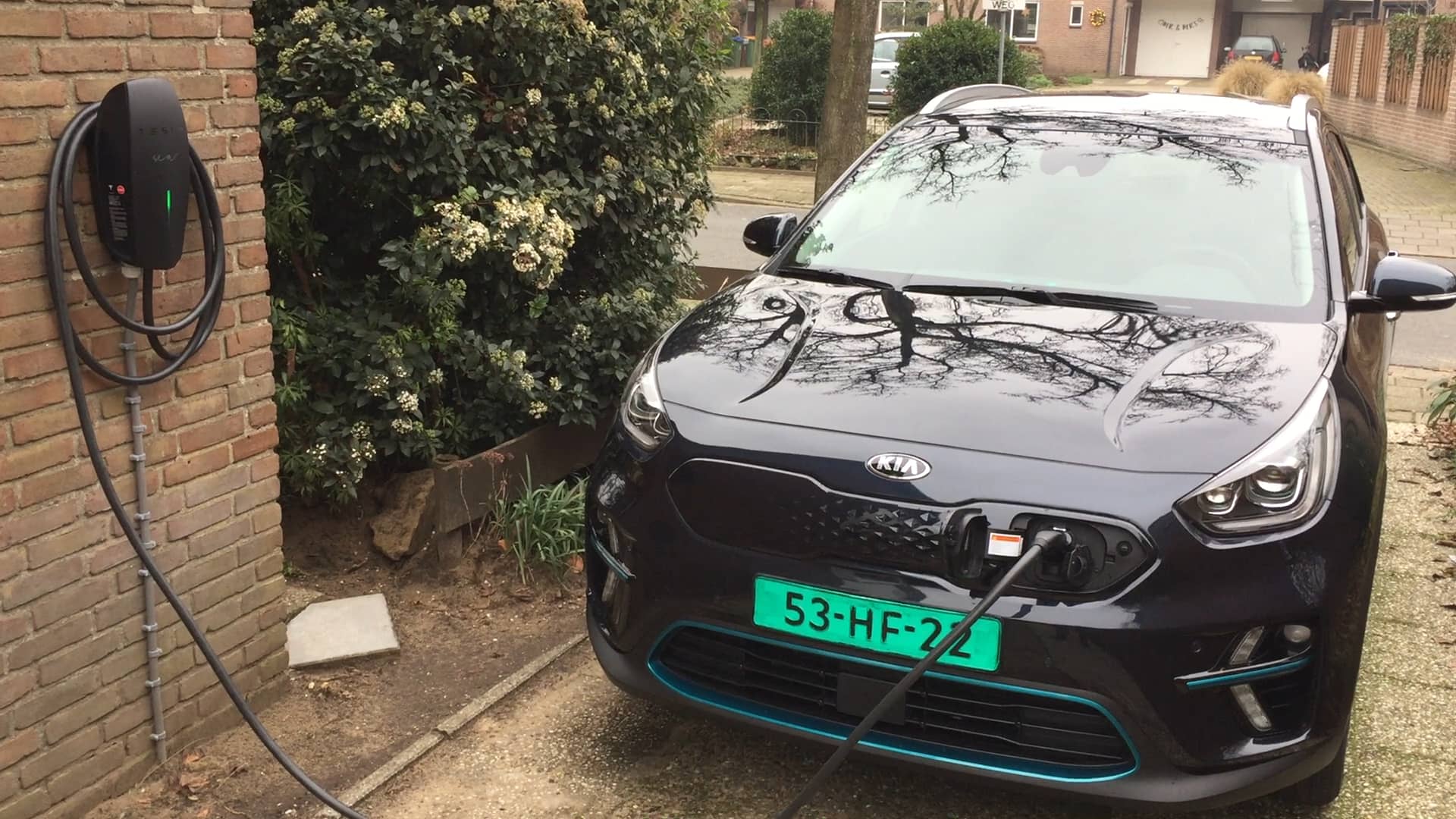 2019 Kia e-Niro (Niro EV) charging on Tesla Wall Connector on Vimeo