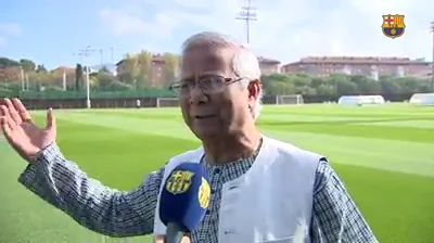 Nobel Laureate Muhammad Yunus meets Messi at Barca training on Vimeo