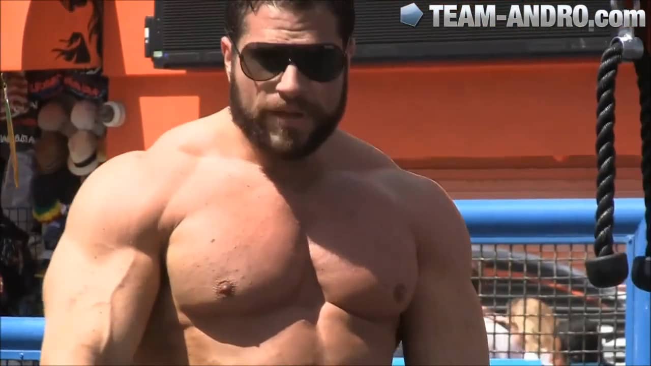 German bodybuilder David Hoffmann training & posing at Venice Beach on ...