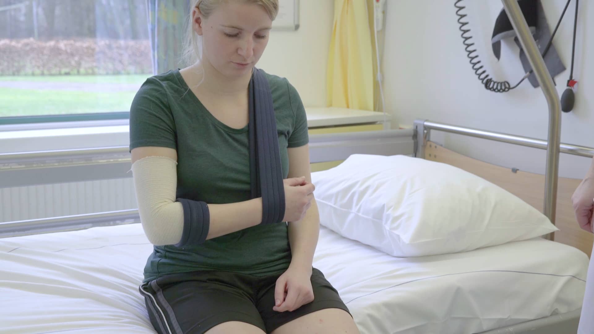 Omdoen en gebruik sling | CWZ Nijmegen on Vimeo