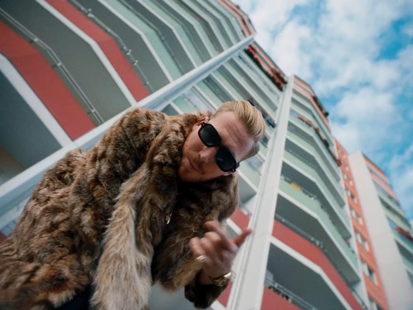 HUGEL feat. Amber van Day - WTF on Vimeo
