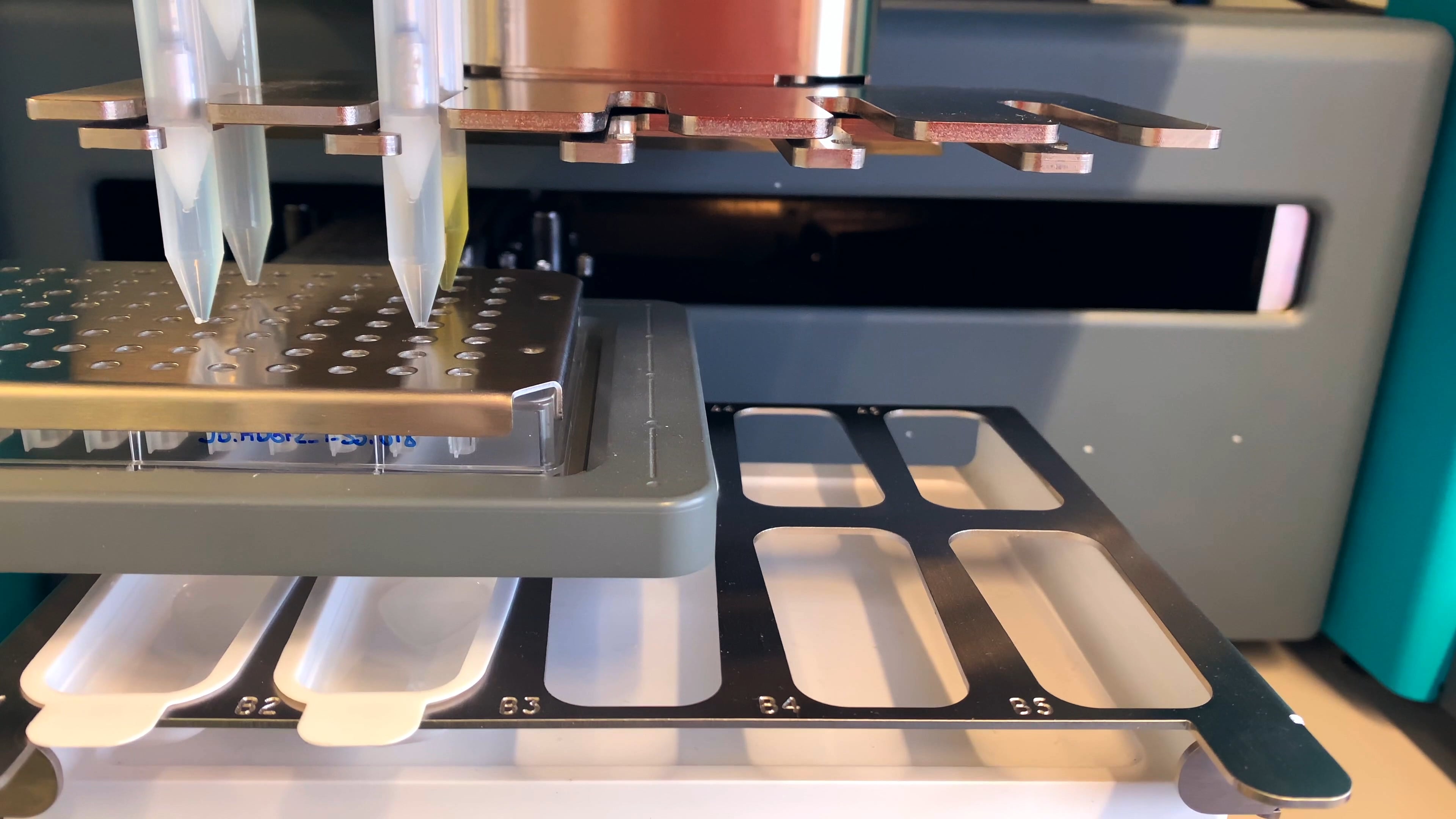 Yay for robots on Vimeo