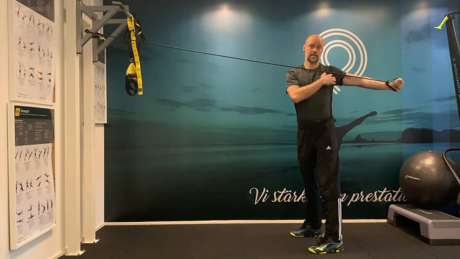 Enkel övning för en stolt hållning on Vimeo