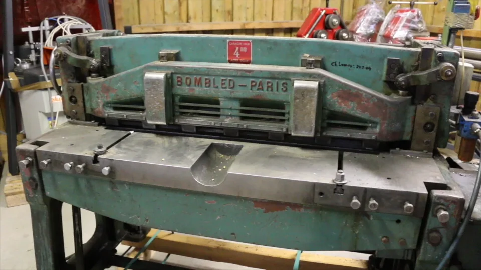 Cisaille BOMBLED 1000 X 4 mm on Vimeo