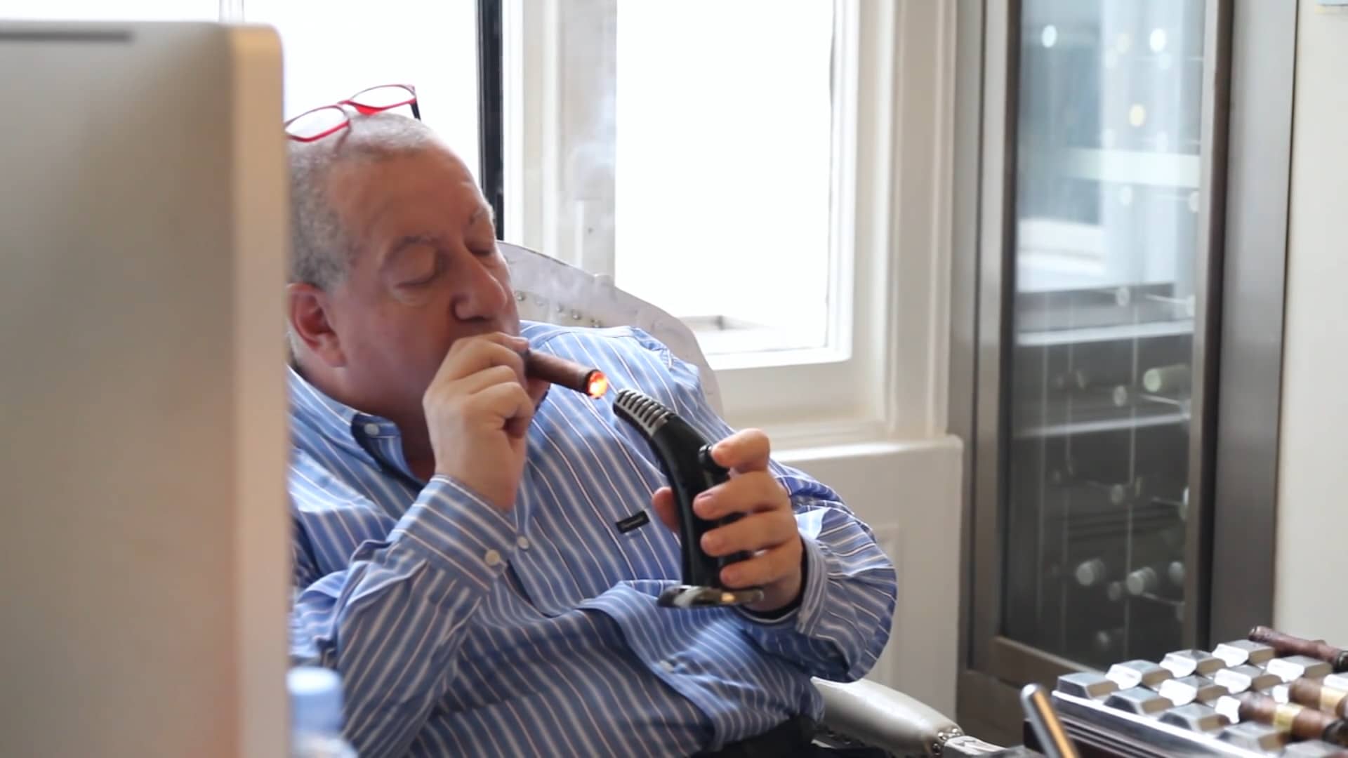 Sautter Video Reviews - Issue 67 - LD smokes Diplomaticos No.2 on Vimeo