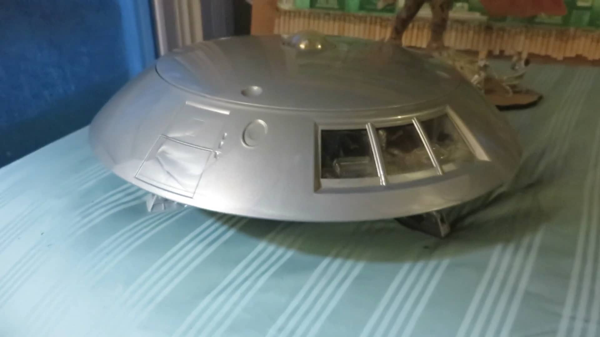 Lost in Space, Jupiter Two Model with Will, Dr. Smith, and the Robot on ...