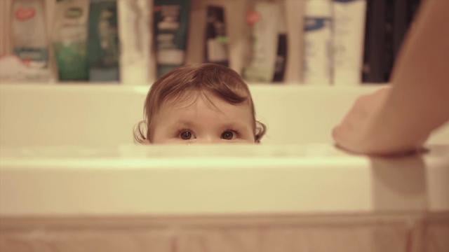 A Daughters bath on Vimeo