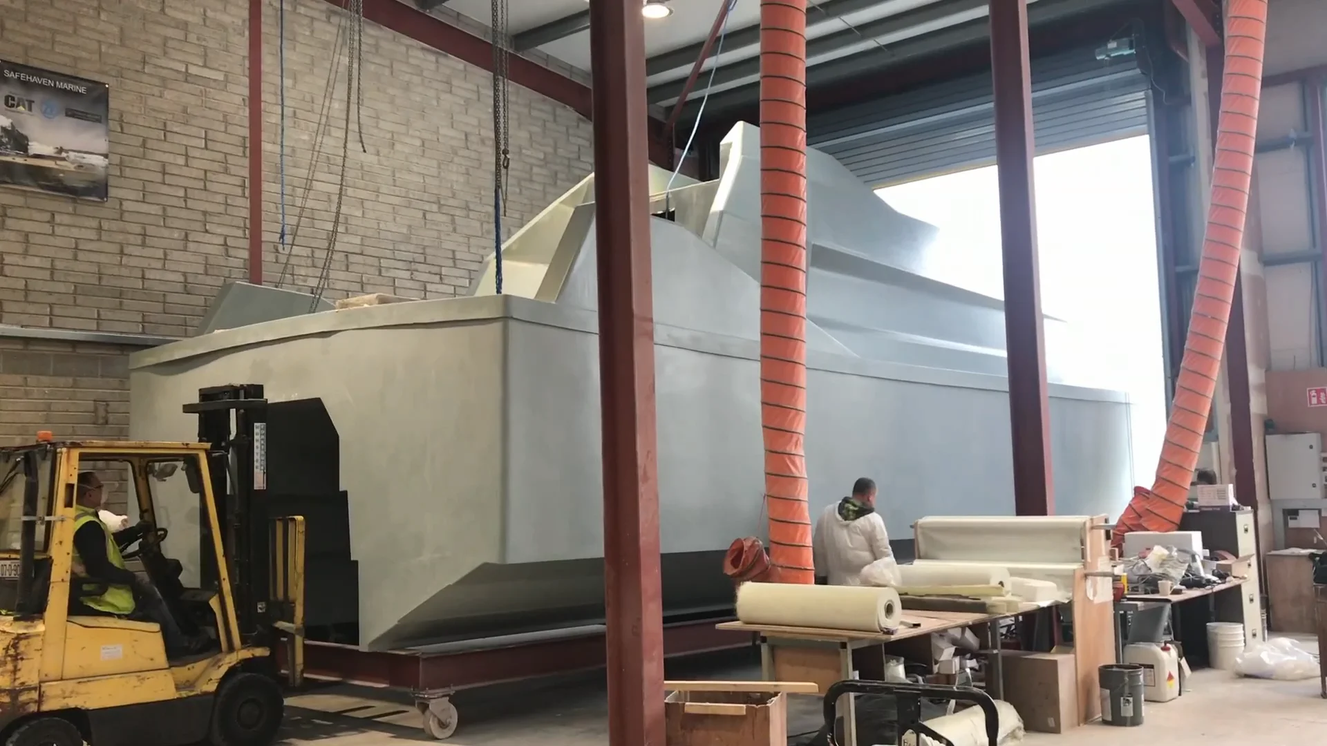 Jack Setton's XSV20, Joining the hull & superstructure on Vimeo