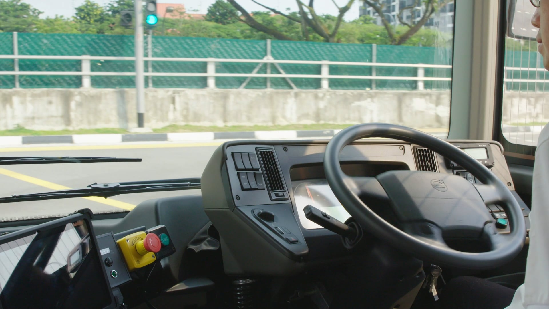 World’s first full-size, autonomous electric bus launched by NTU ...