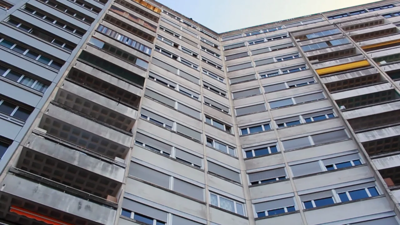DERRIÈRE MES BÂTIMENTS (Dylan Taher) on Vimeo
