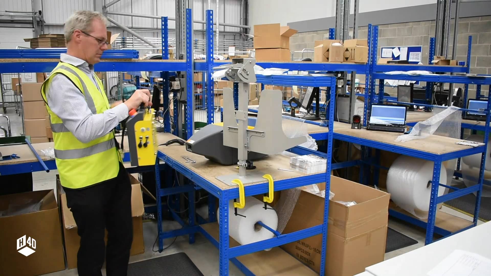 Nuevopak™ X-Fill™ paper void fill system installation | Hazel 4D on Vimeo