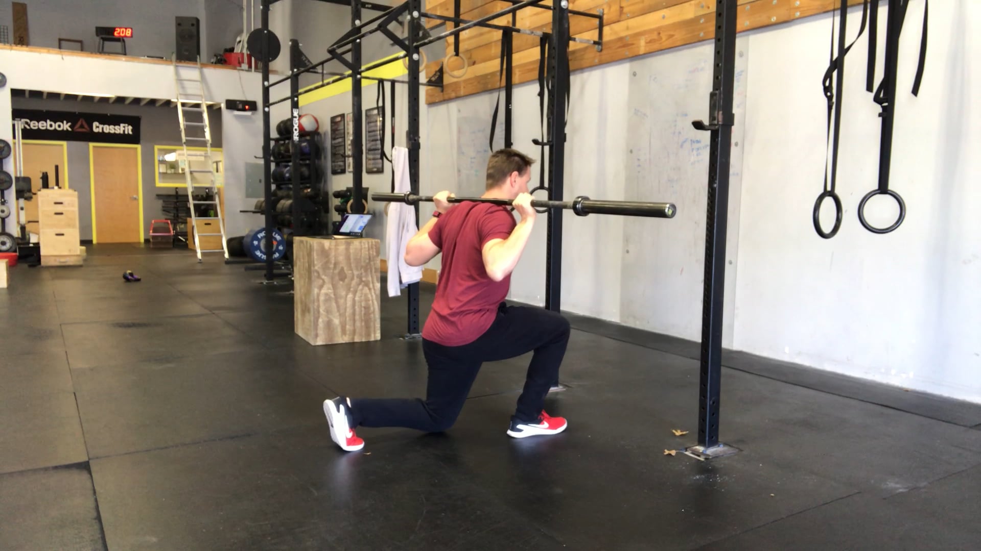 Back Rack Lunges on Vimeo