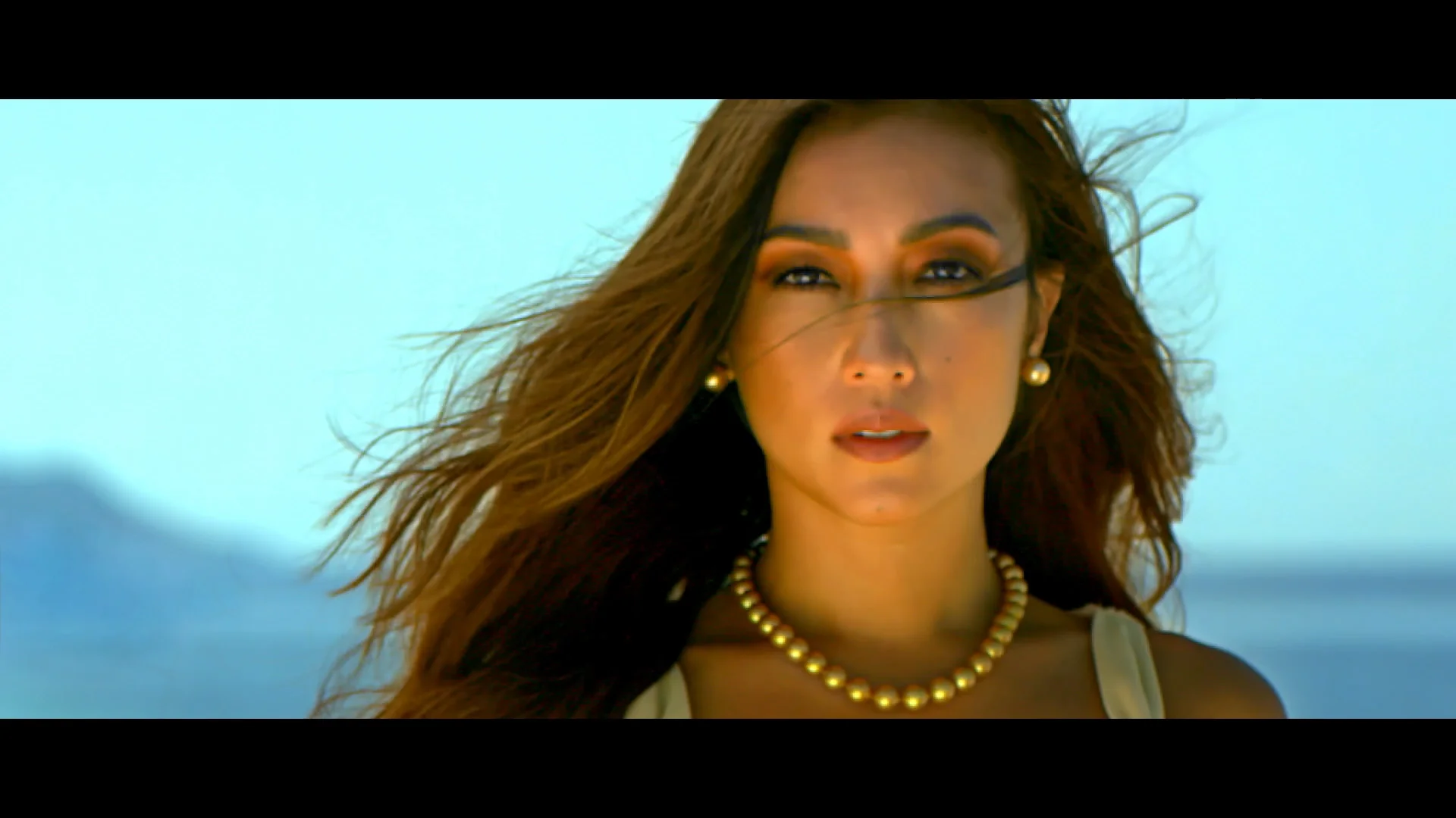 Jewelmer with Solenn Heussaff on Vimeo