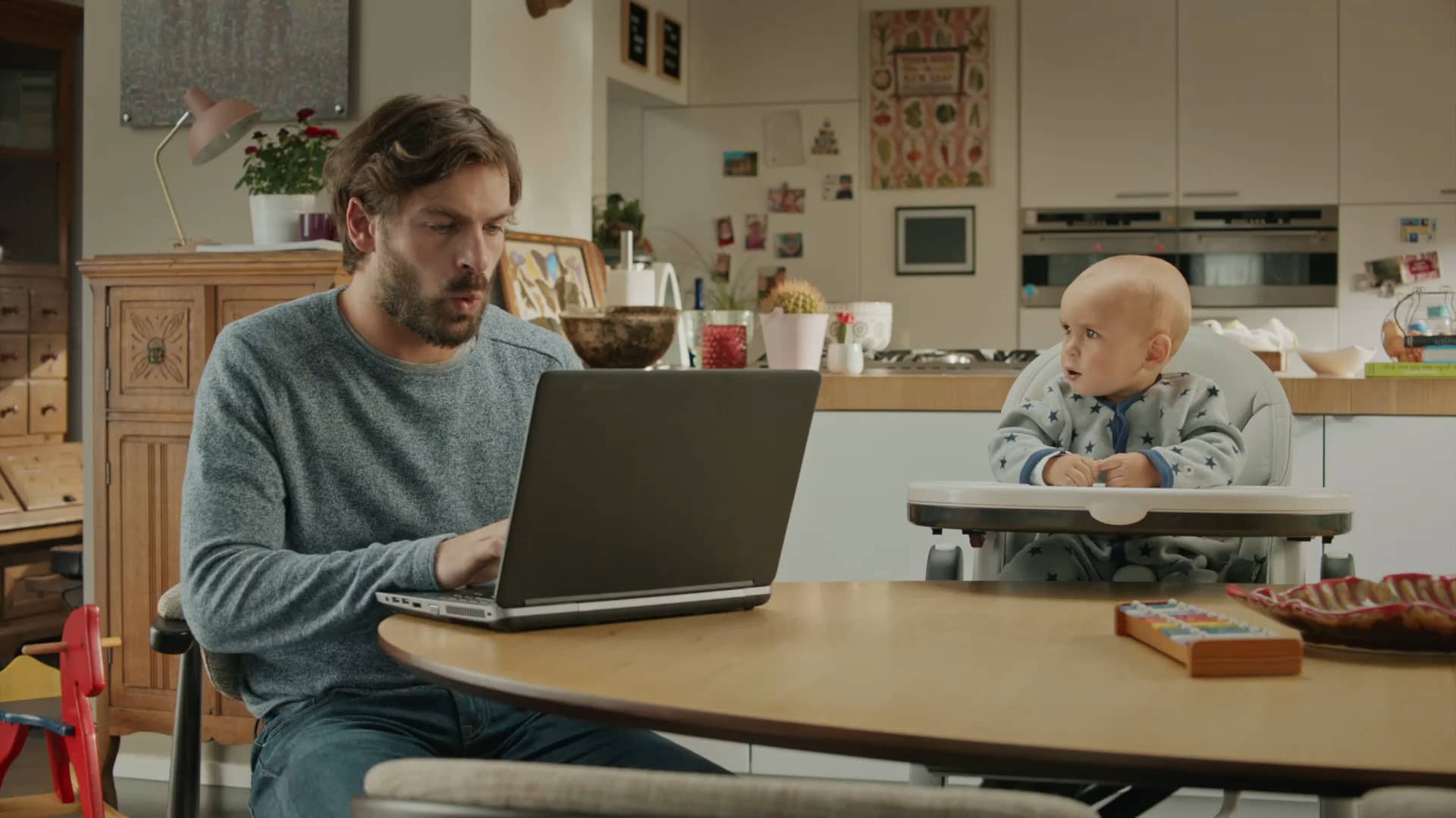 Voo - Talking Baby on Vimeo