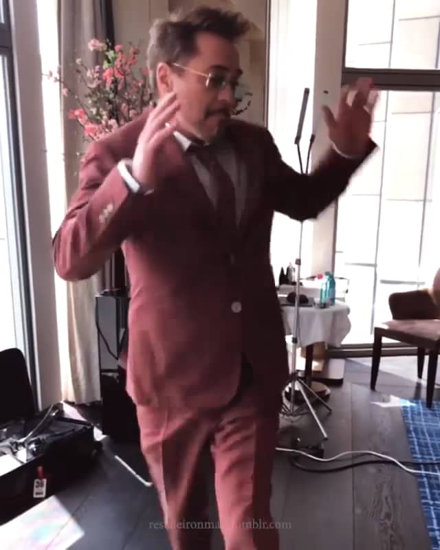 RDJ dancing on Vimeo