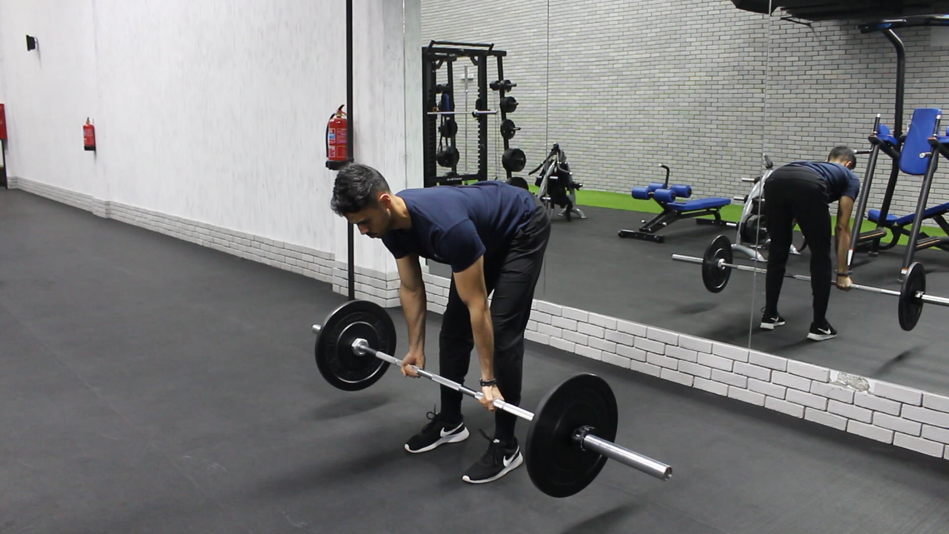 Underhand Barbell Rows on Vimeo