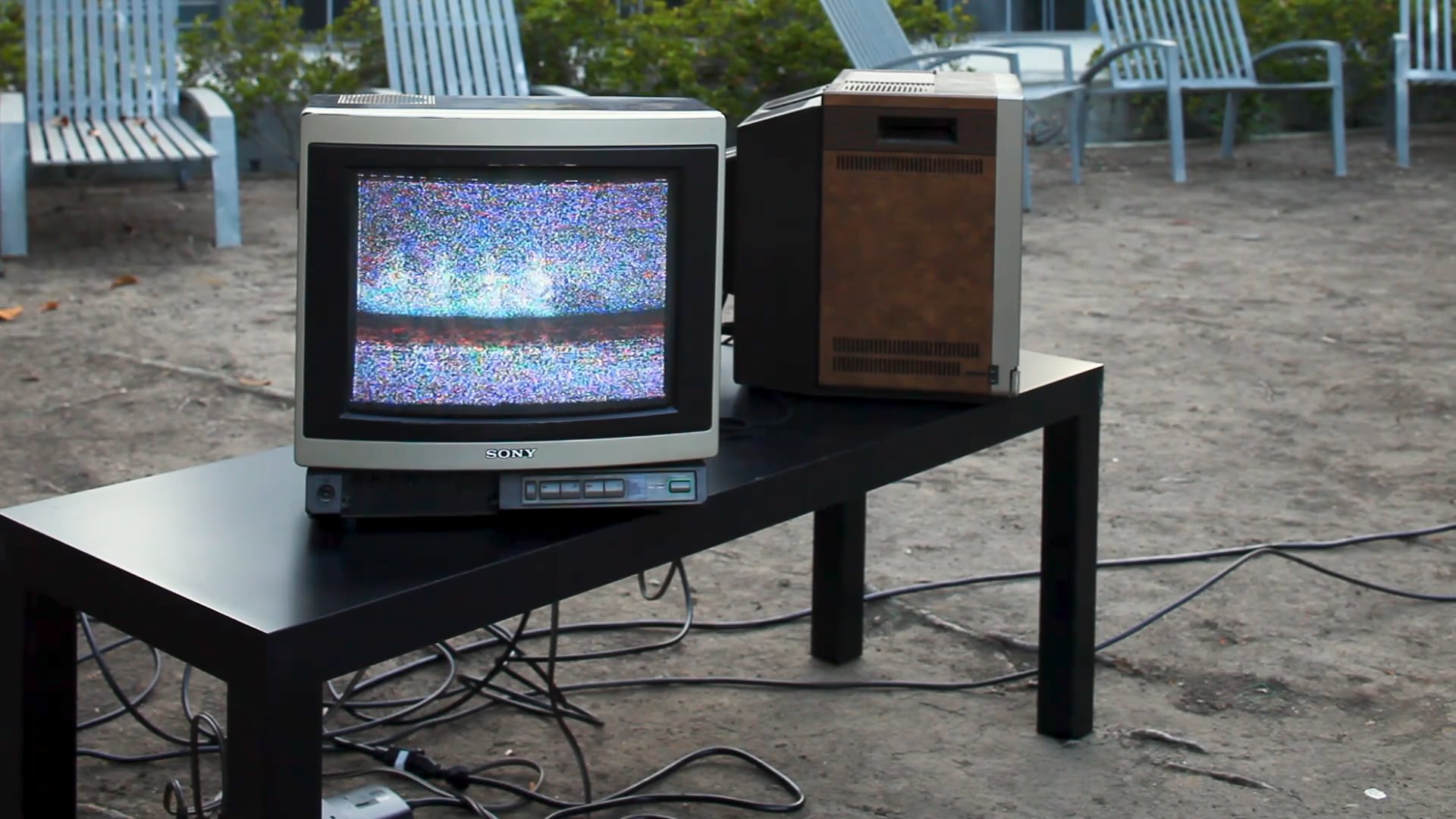 Los Angeles Nomadic Division, Frame Rate, "Looping Swans" on Vimeo