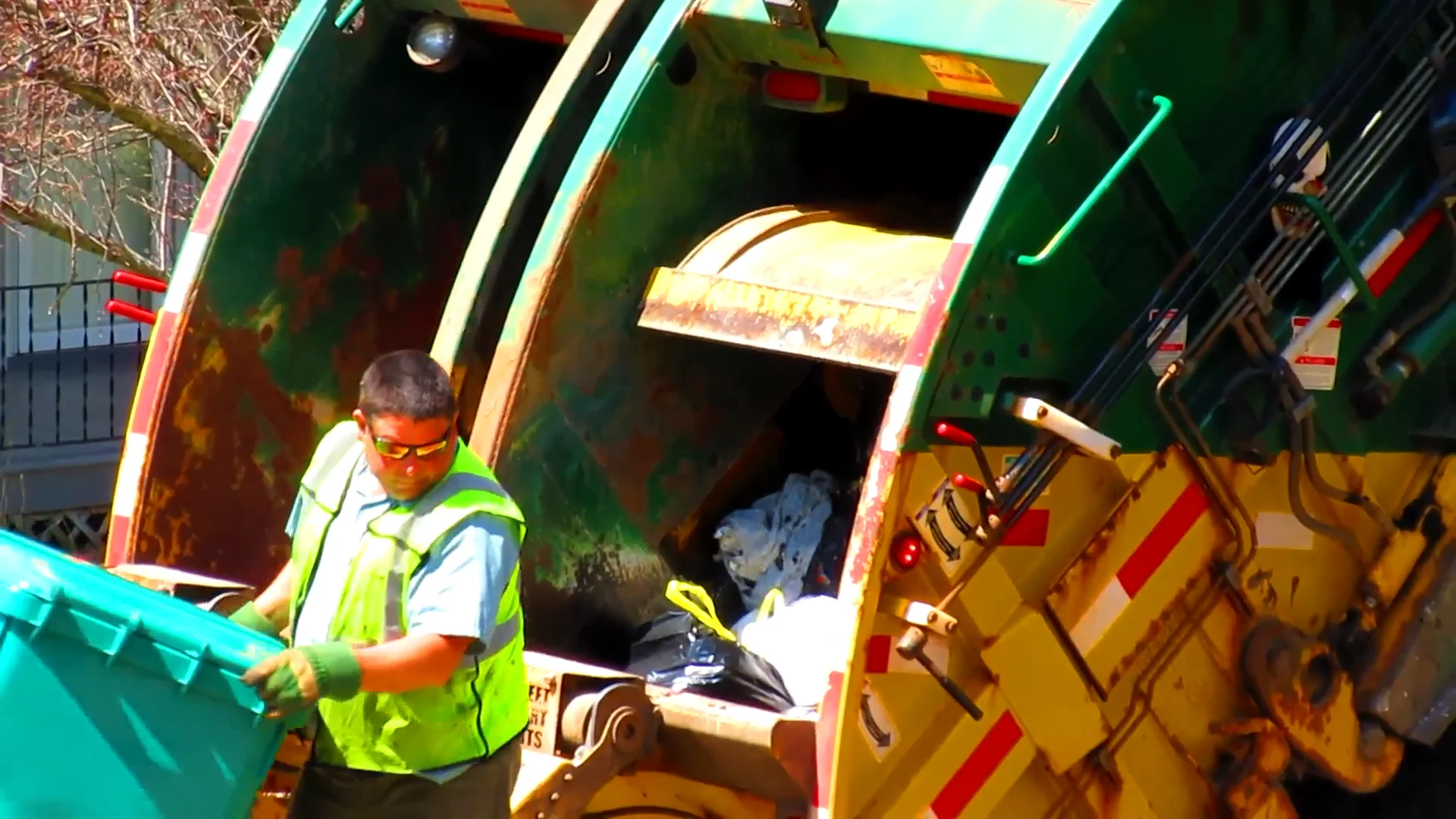 WM Rear Loader Collecting Trash and Packing on Vimeo
