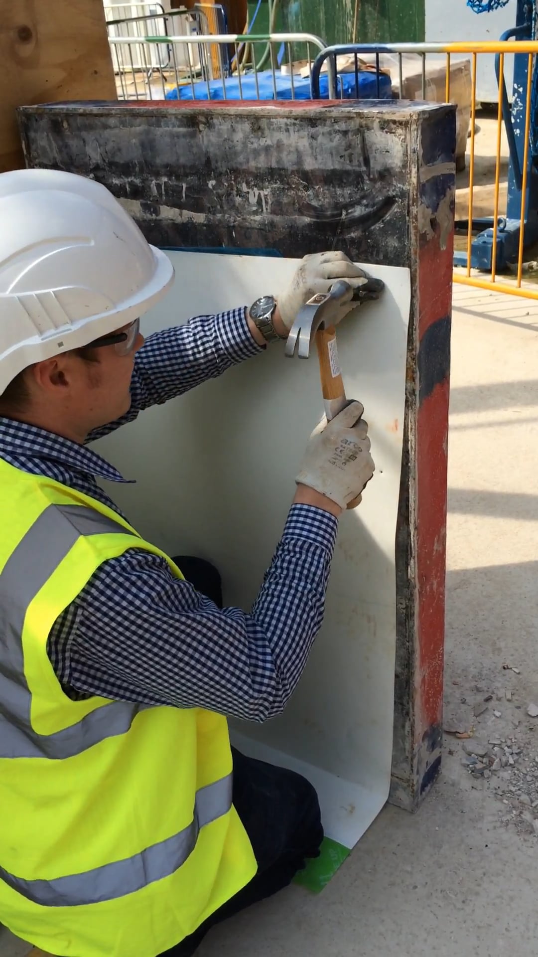 PREPRUFE® Plus installation: Internal corners (Europe) on Vimeo